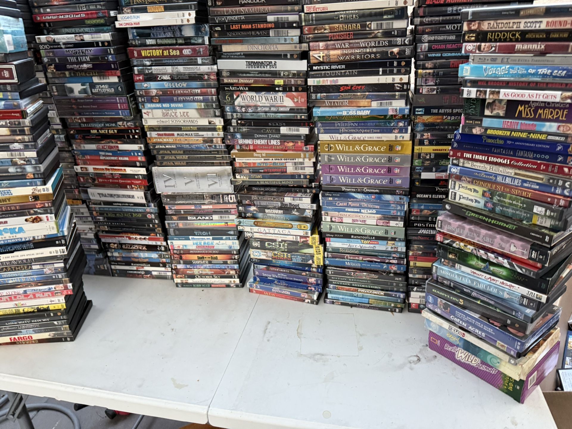 HUGE DVD LOT BUNDLE for Sale in Los Angeles, CA - OfferUp