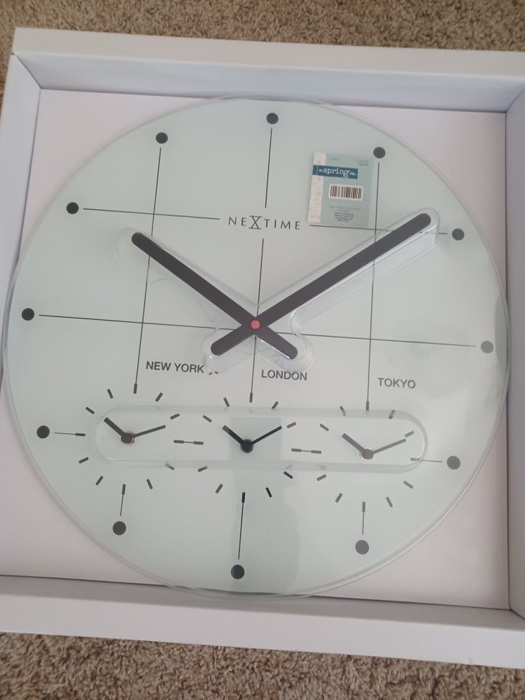 Wall Clock Small *NEW* for Sale in Avondale, AZ - OfferUp