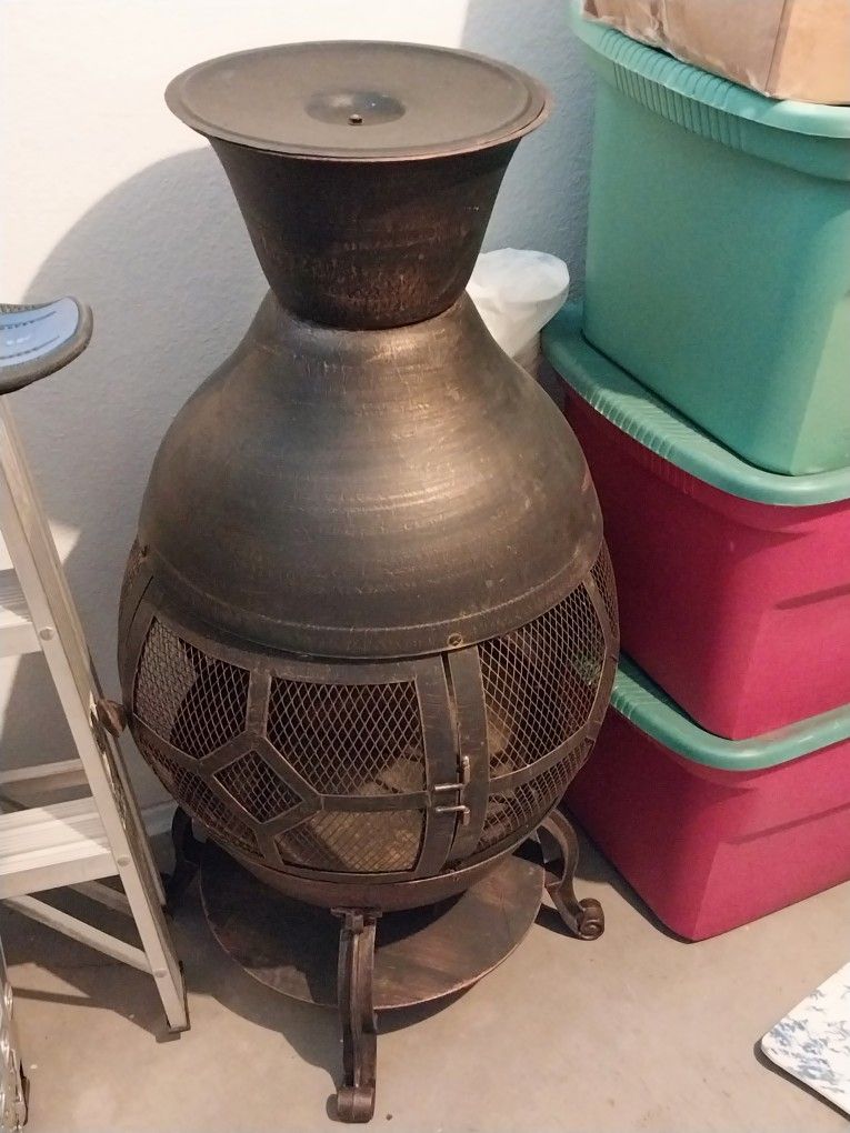 Fire Pit w/Chimney for Sale in Gilbert, AZ - OfferUp
