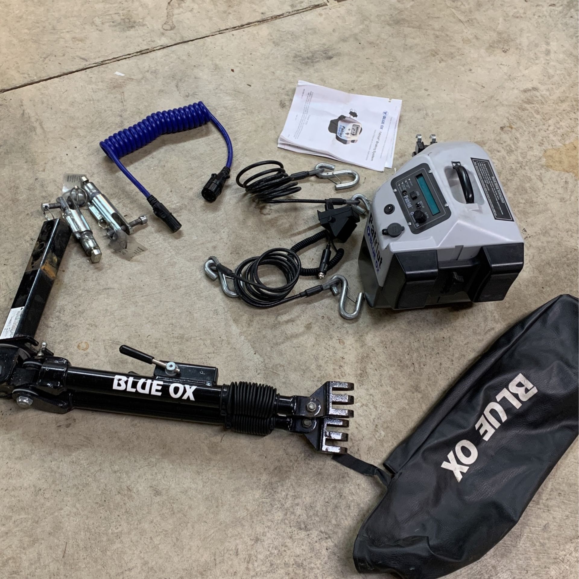 Blue Ox Hitch And Patriot Brake System for Sale in Covington, WA - OfferUp