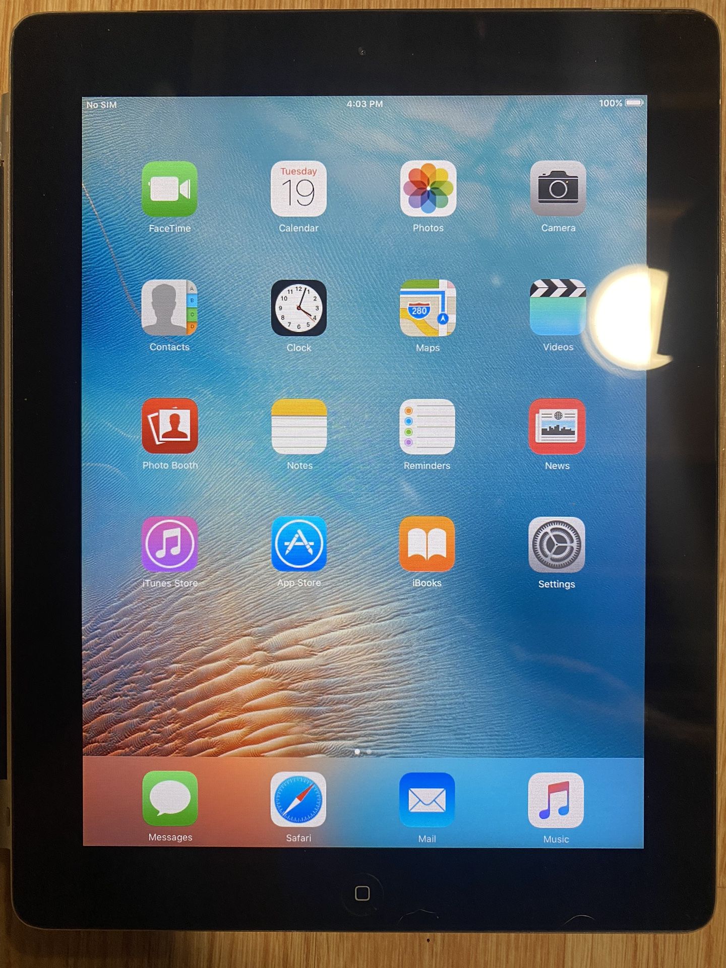 Apple iPad 2 A1396 64 GB, Wi-Fi + 3G, 9.7 in - Black w/Charger for Sale in Mundelein, IL - OfferUp