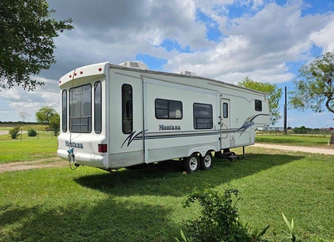 2000 keystone Montana for Sale in Seguin, TX - OfferUp