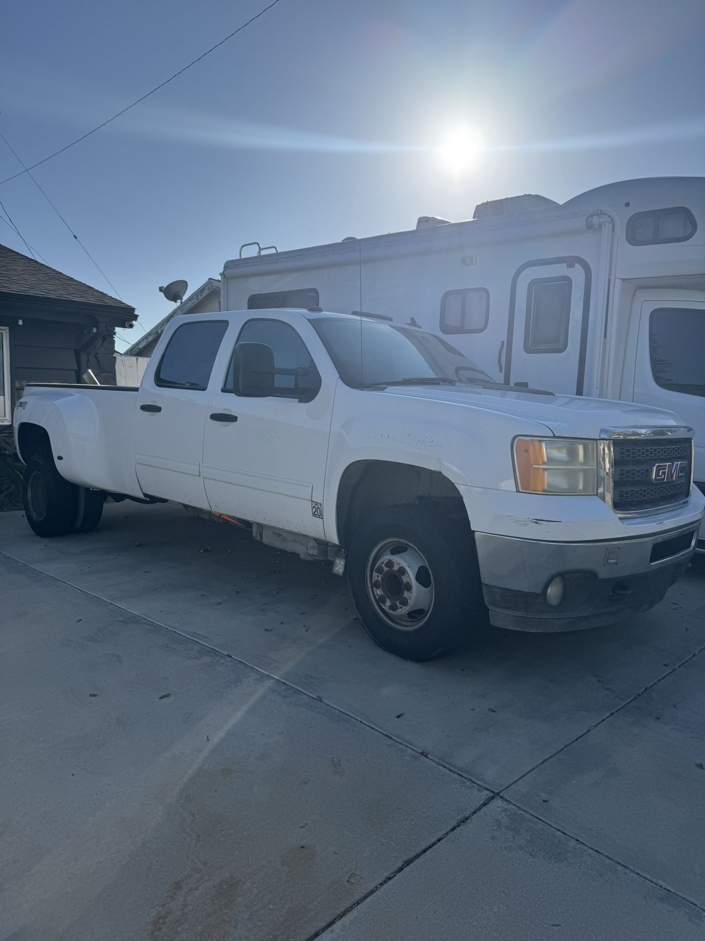 2011 GMC 3500hd for Sale in Simi Valley, CA - OfferUp
