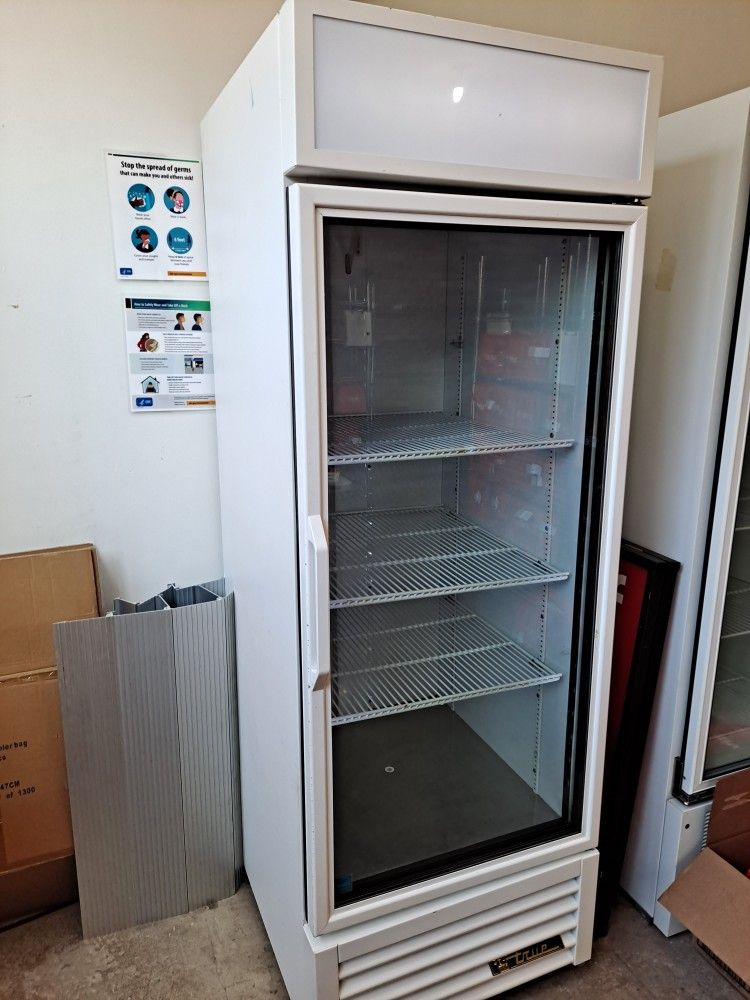 Large Display Fridge For Retail Or Home for Sale in Chicago, IL - OfferUp