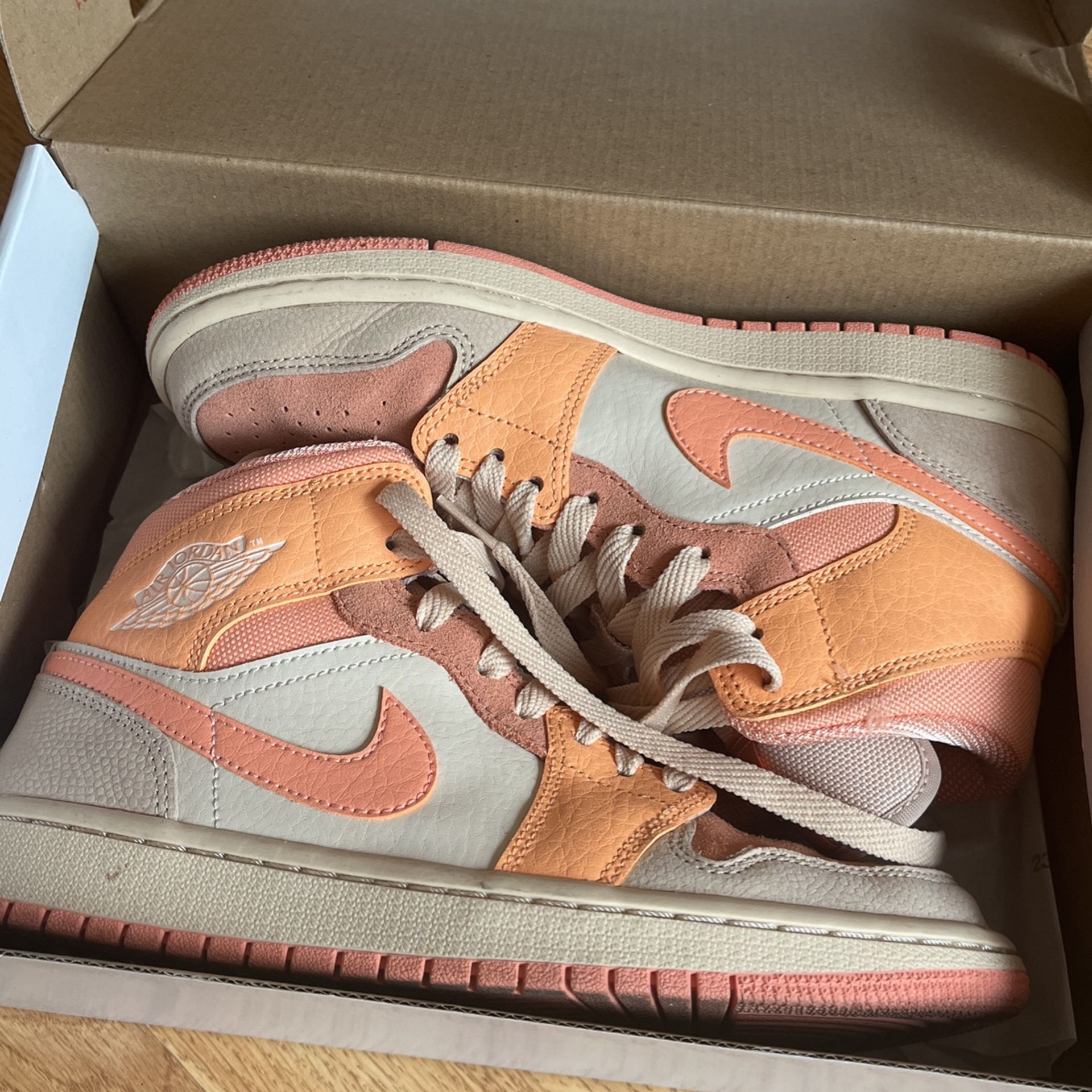 Jordan 1 Peach Apricot for Sale in Los Angeles, CA - OfferUp