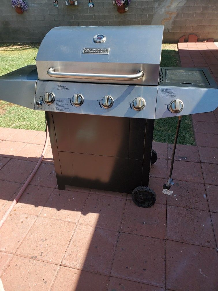 Master Forge Bbq Gas Grill (Works Good) for Sale in Phoenix, AZ - OfferUp
