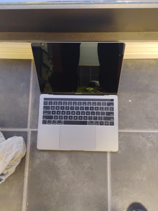 MacBook Pro Model Number A1706 for Sale in Rancho Palos Verdes, CA ...