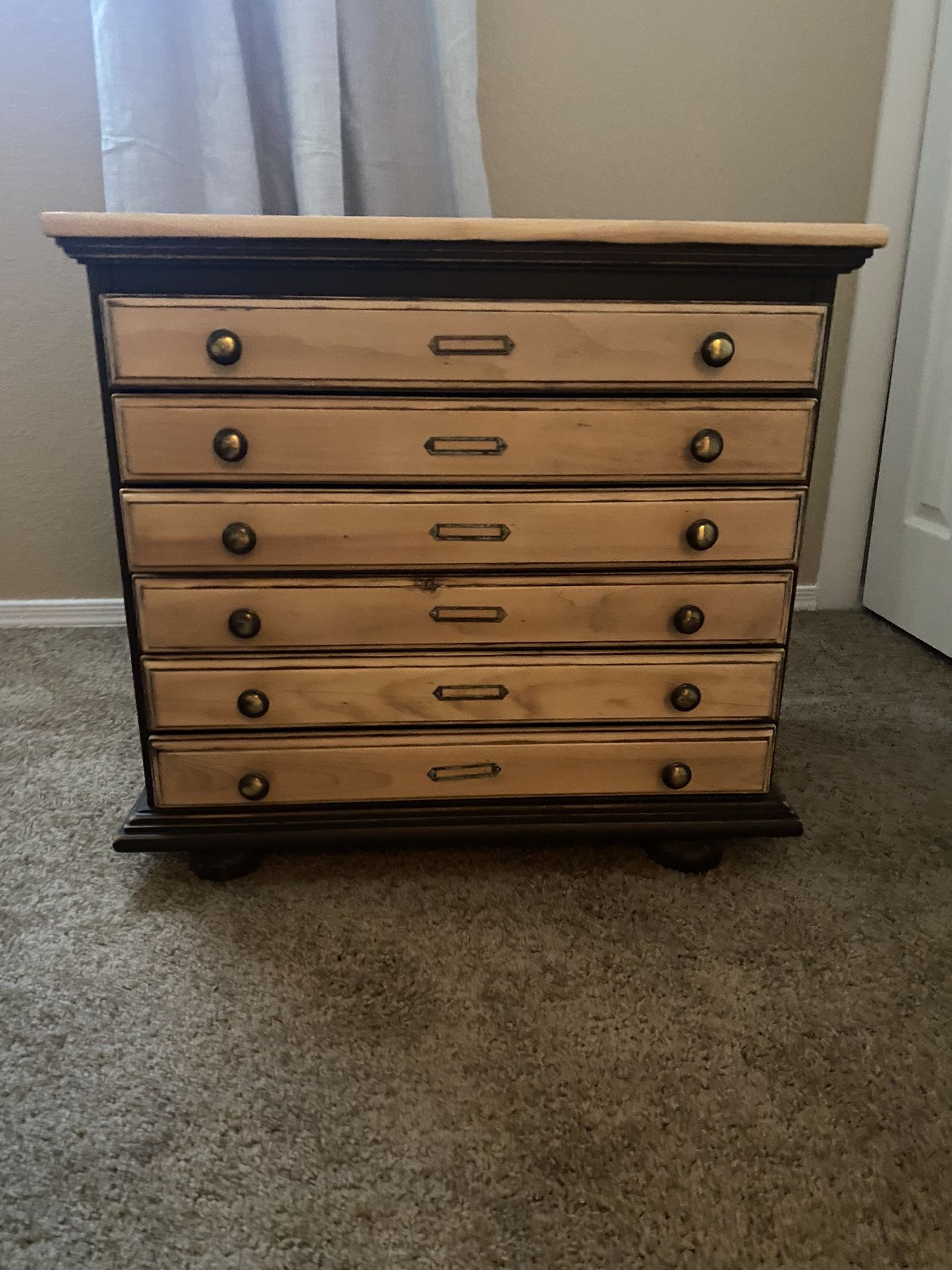 Wooden File Cabinet/nightstand for Sale in Oro Valley, AZ - OfferUp