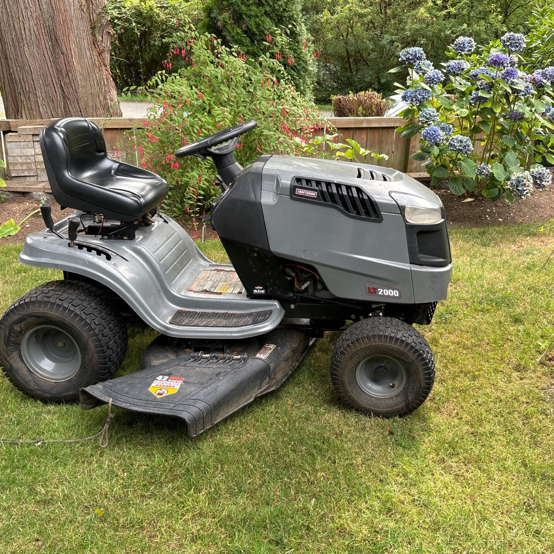 Craftsman LT2000 for Sale in Lynnwood, WA - OfferUp