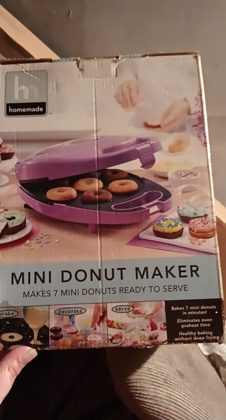 Mini Donut Maker for Sale in Detroit, MI - OfferUp