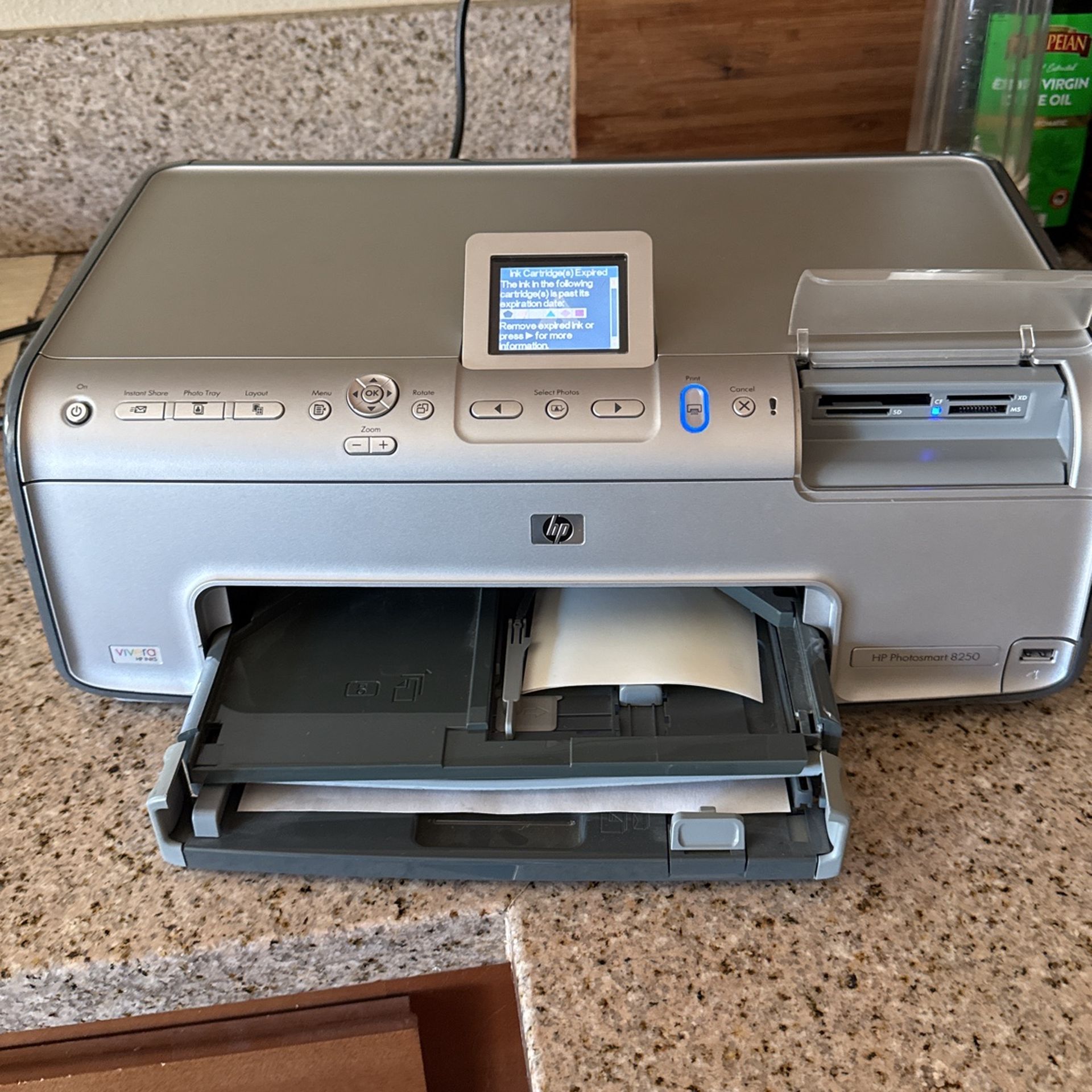 FREE HP Photo smart 8250 for Sale in Beaumont, CA - OfferUp
