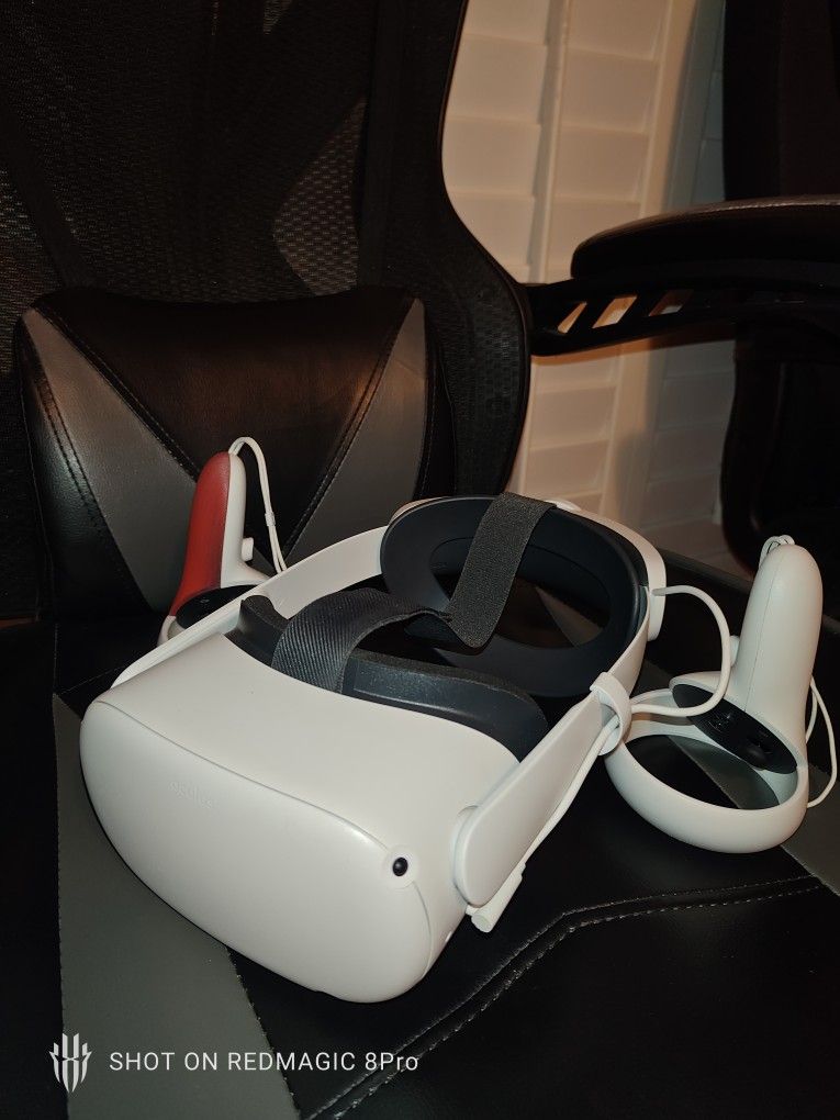 meta quest 2 ( with battery extender ) for Sale in El Paso, TX - OfferUp