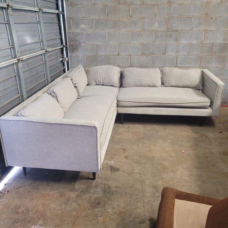 Grey MCM Sectional Couch Sofa for Sale in Garland, TX - OfferUp