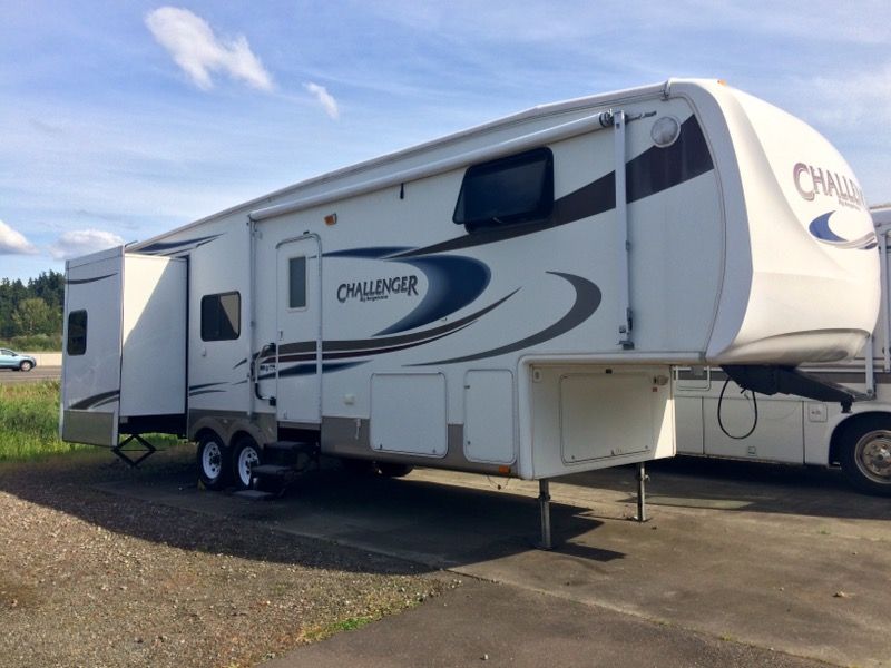 07 Challenger fifth wheel by Keystone w/3 slide outs and washer and ...