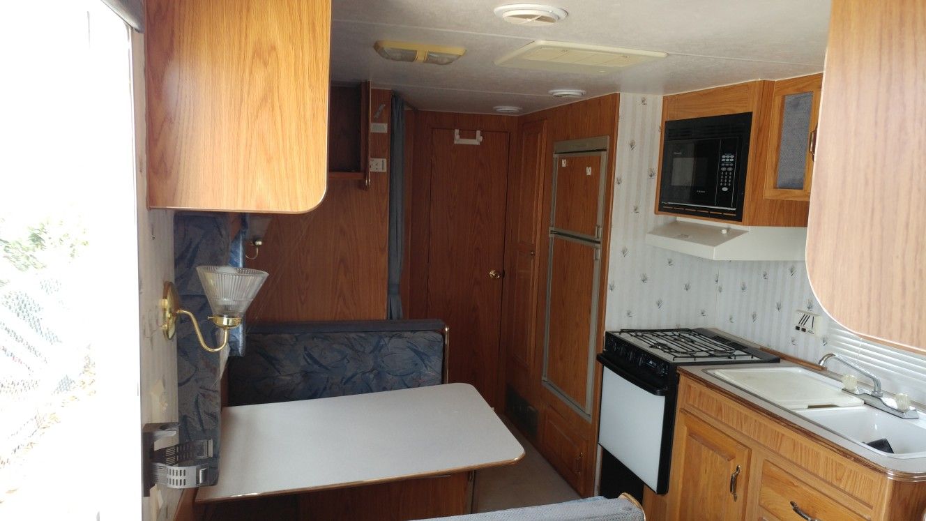 97 Layton 28' Travel Trailer for Sale in Hesperia, CA - OfferUp