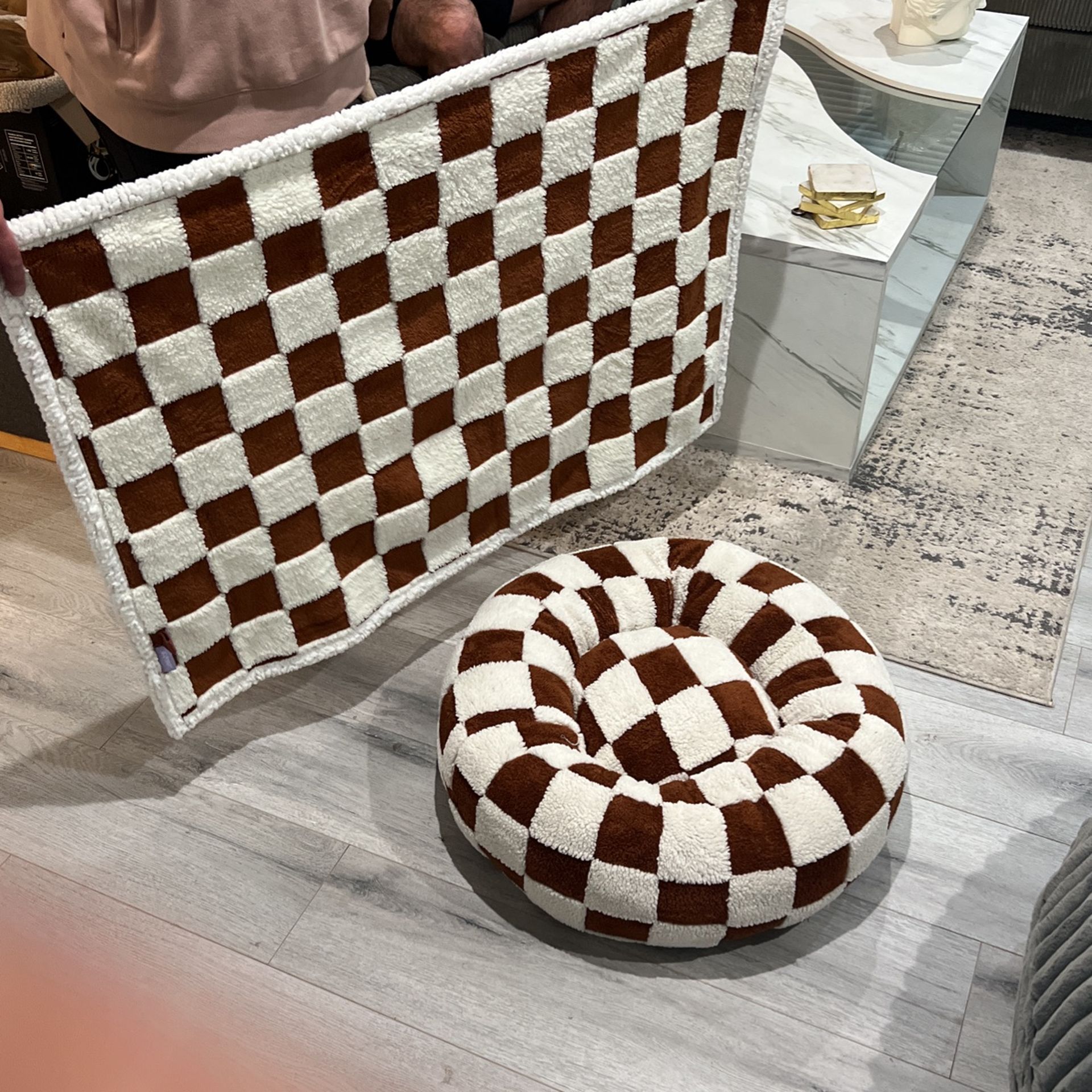 Brown Checkered Dog Bed And Blanket Set Small for Sale in Los Angeles ...