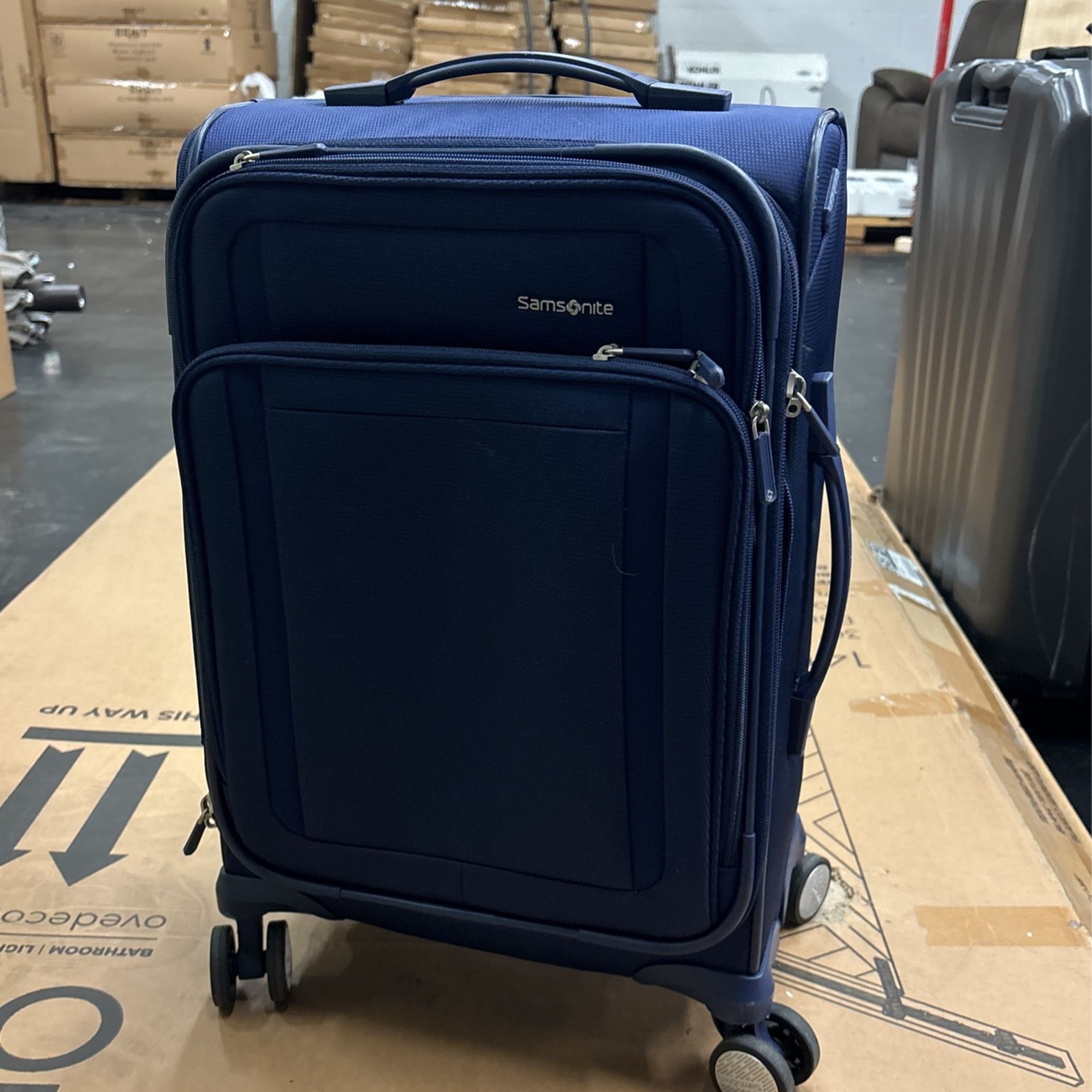 22" Samsonite Spinner for Sale in Kent, WA - OfferUp