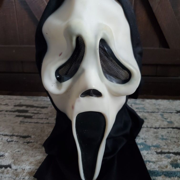 Scream Ghostface Mask