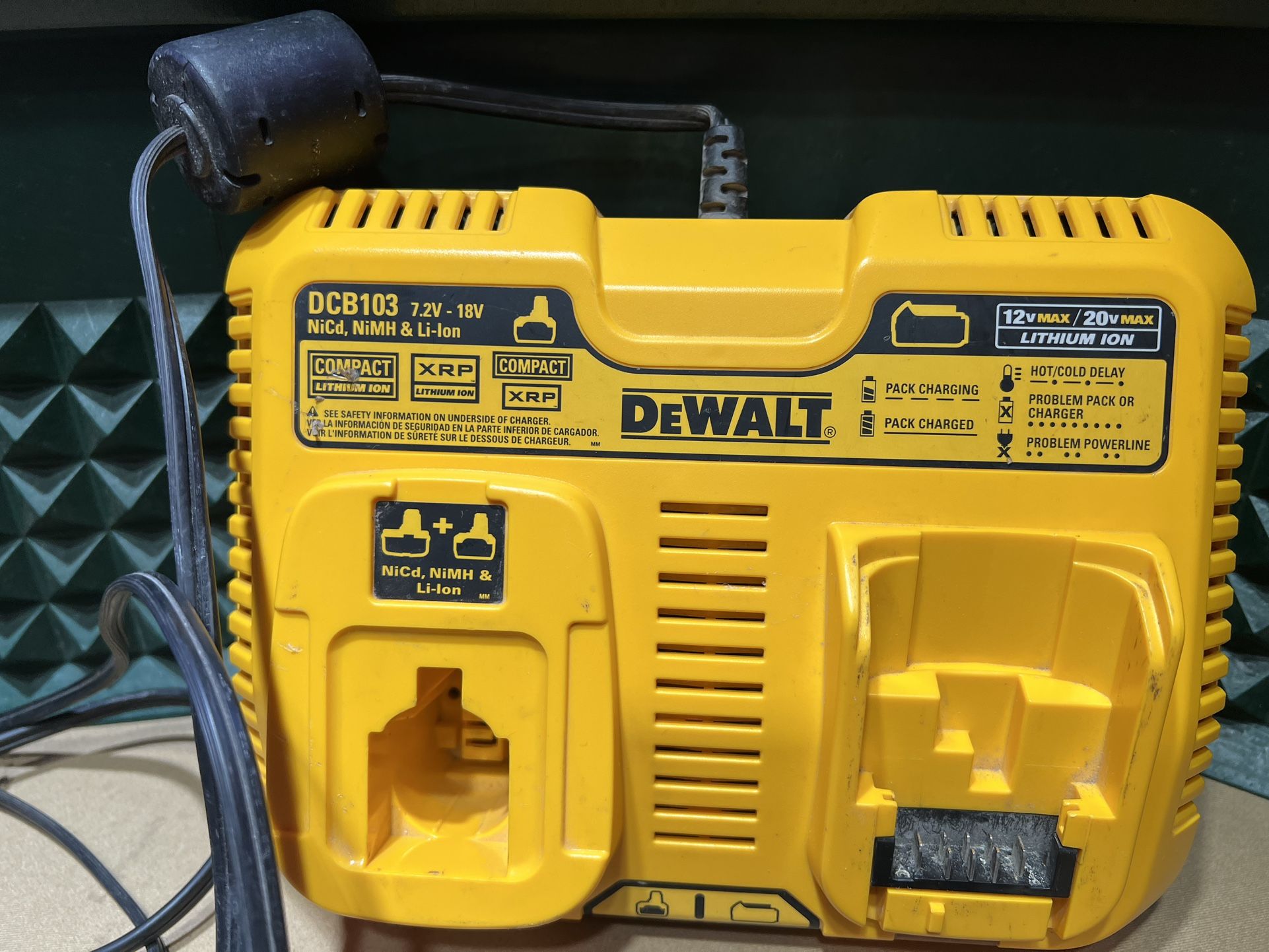 Dewalt Combo Charger DCB103 7.2v-18v / 12vmax 20v Max for Sale in San ...