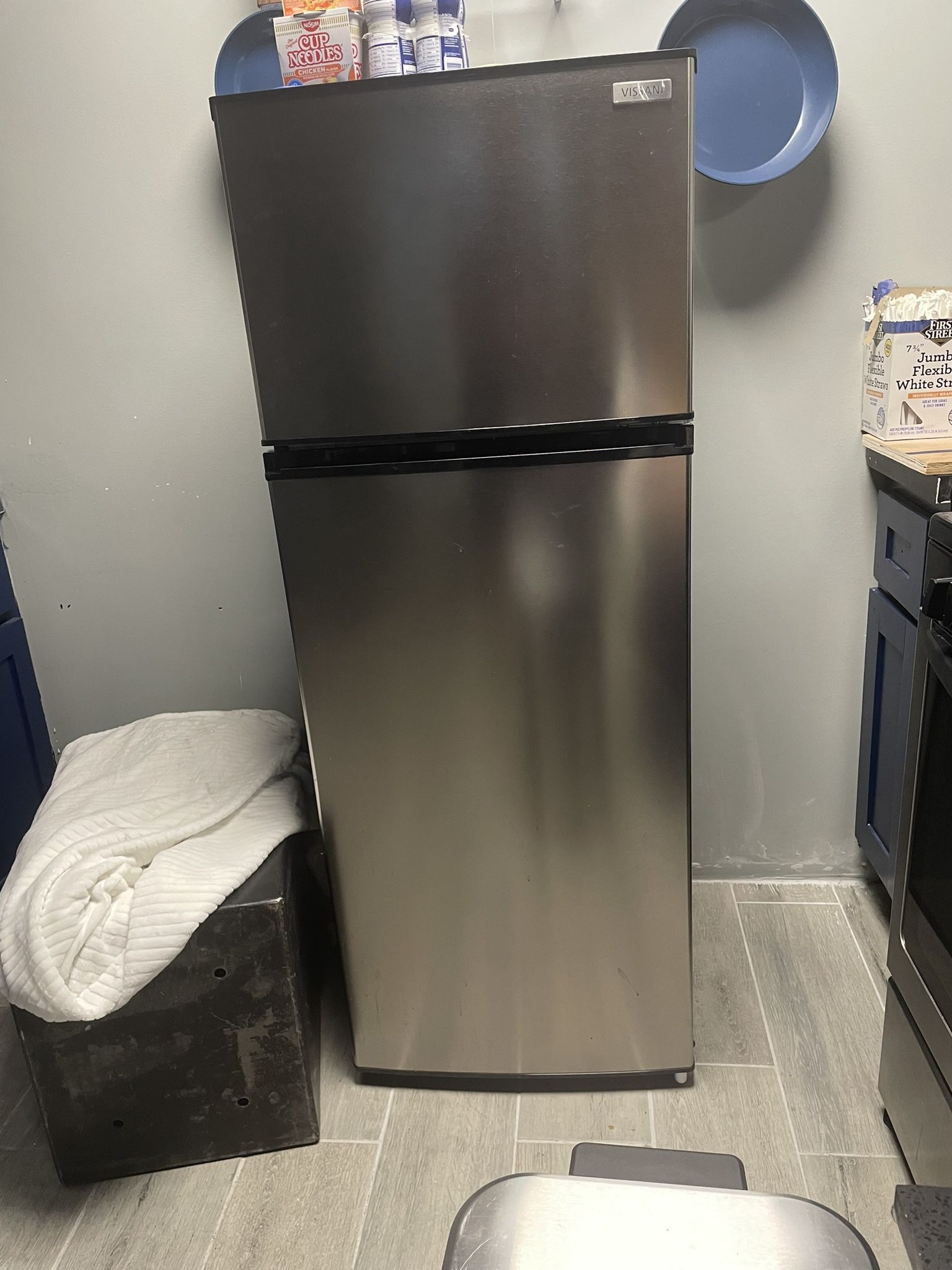 Visani 10cf Refrigerator for Sale in Westchester, CA - OfferUp