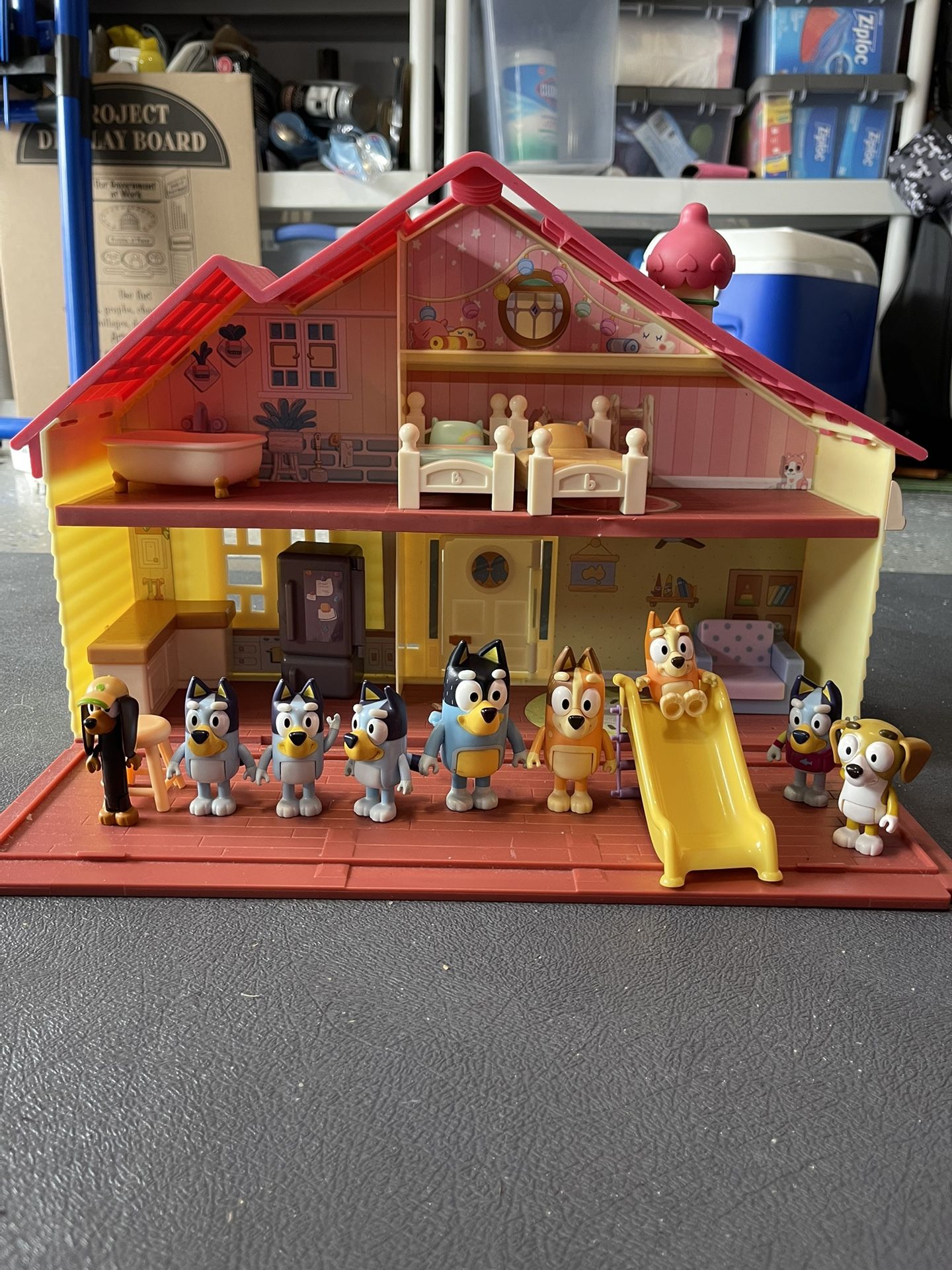 Bluey House With Characters for Sale in Pompano Beach, FL - OfferUp