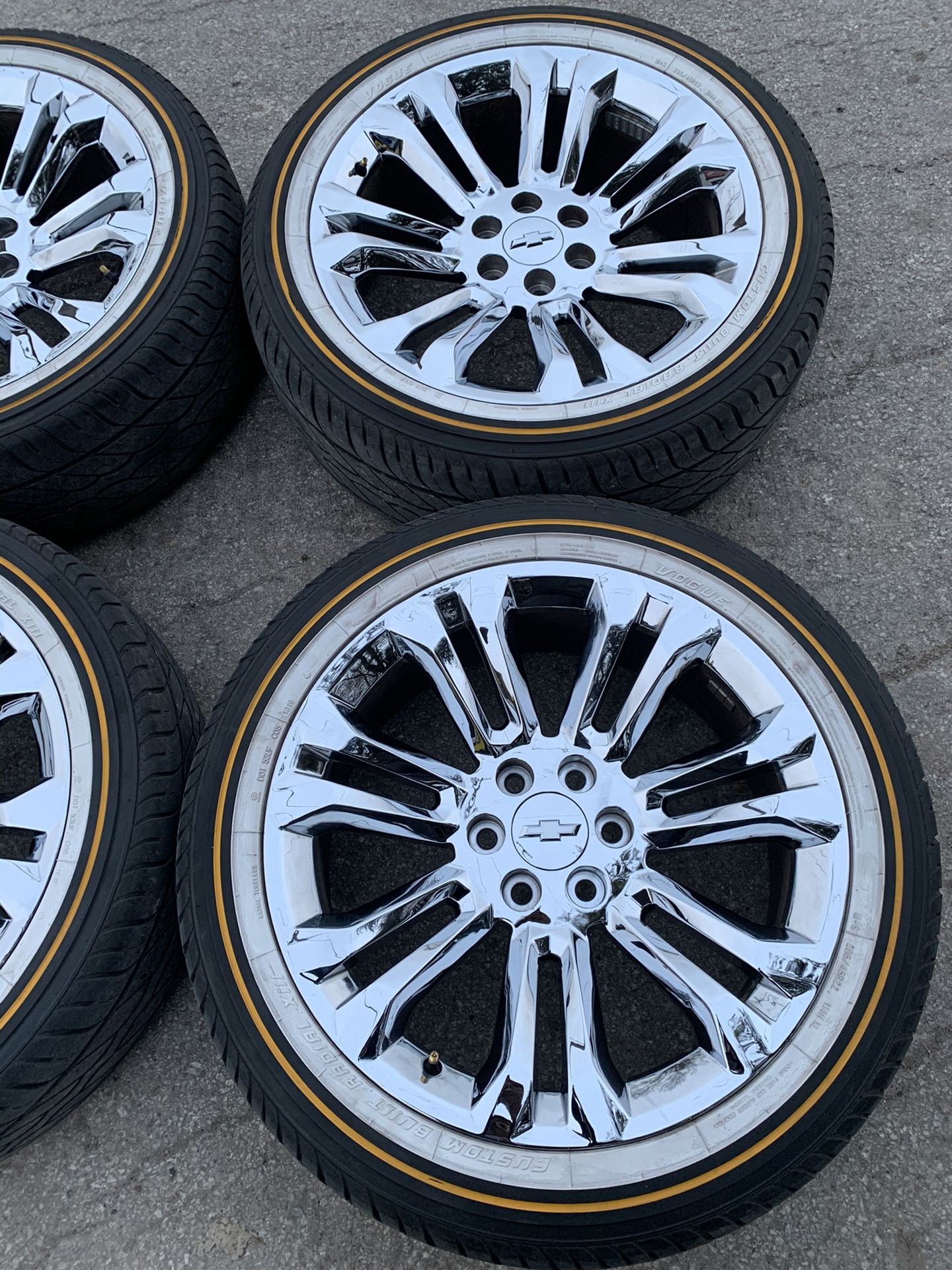 Like new 22” Chevy / GMC Chrome Rims And Vogue Tires 22 Wheels 22s ...