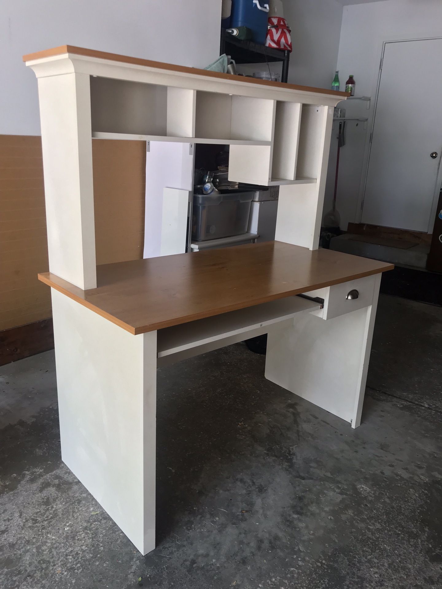 Cream Colored Desk w/ Hutch for Sale in Franklin, WI - OfferUp