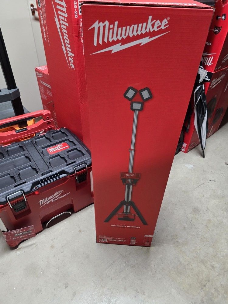 Milwaukee M18 Rocket LED Tower Light and Charger, 6000 Lumens, Model ...