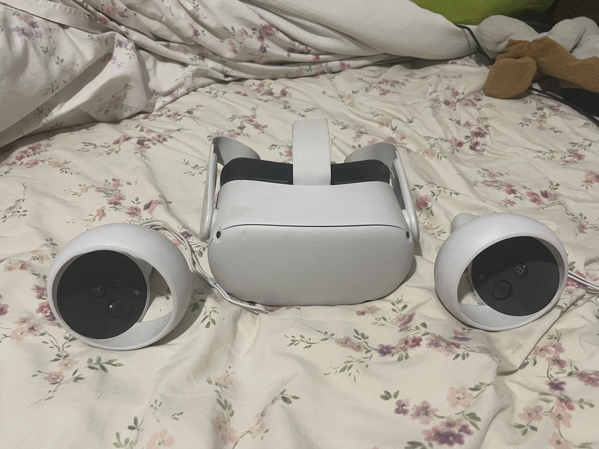 Lightly Used Oculus Quest 2 for Sale in La Center, WA - OfferUp