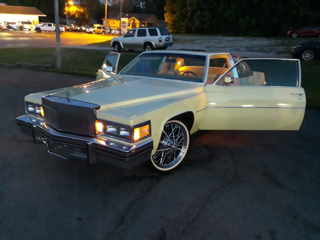78' Cadillac Coupe Deville for Sale in Kansas City, KS - OfferUp