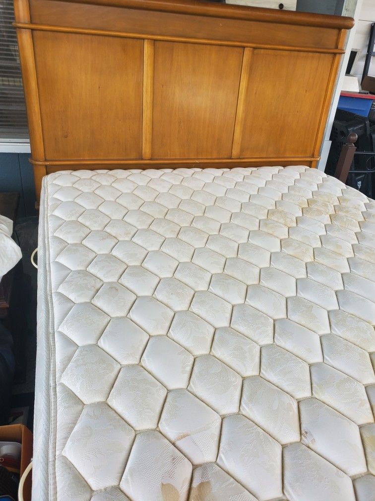 Full Size Wood Frame for Sale in Houston, TX - OfferUp