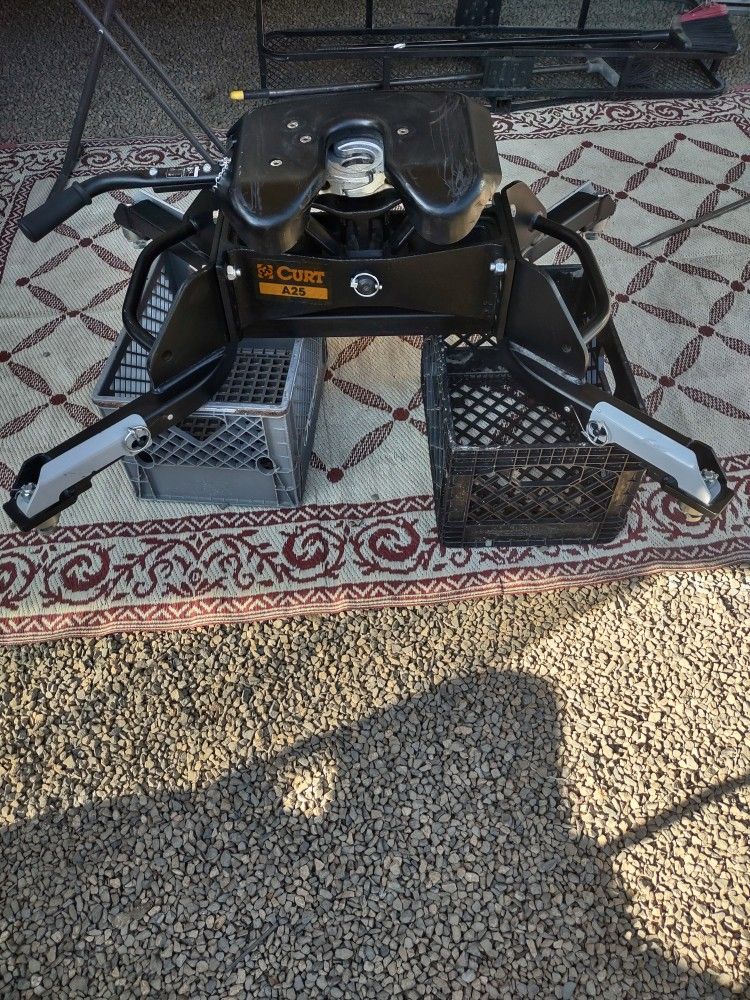 Curt/Ram A25 5th Wheel Hitch (25K) For Ram Factory Puck System for Sale ...