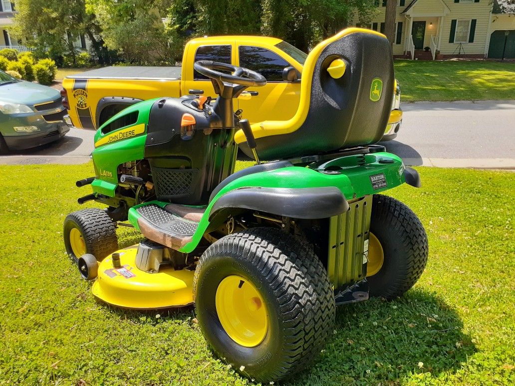 L K JOHN DEERE LA135 LIMITED EDITION 22 HP HYDROSTATIC RIDING LAWN L K JOHN DEERE LA135 LIMITED EDITION 22 HP HYDROSTATIC RIDING LAWN