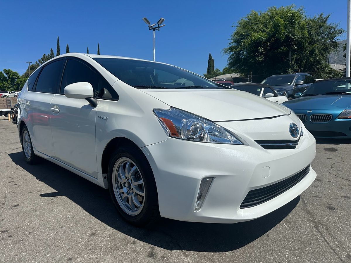 2014 Toyota Prius v for Sale in Glendale, CA - OfferUp