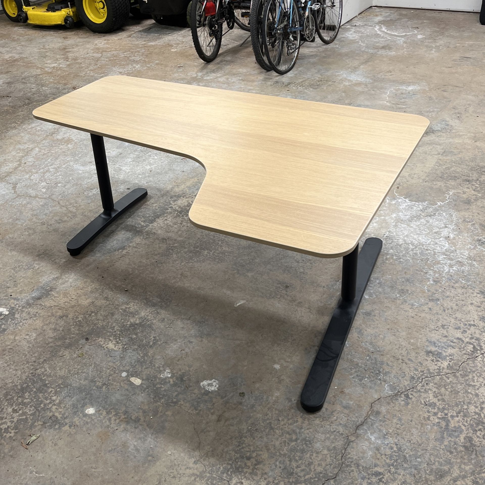 IKEA Bekant Desk Adjustable Height for Sale in Seattle, WA - OfferUp