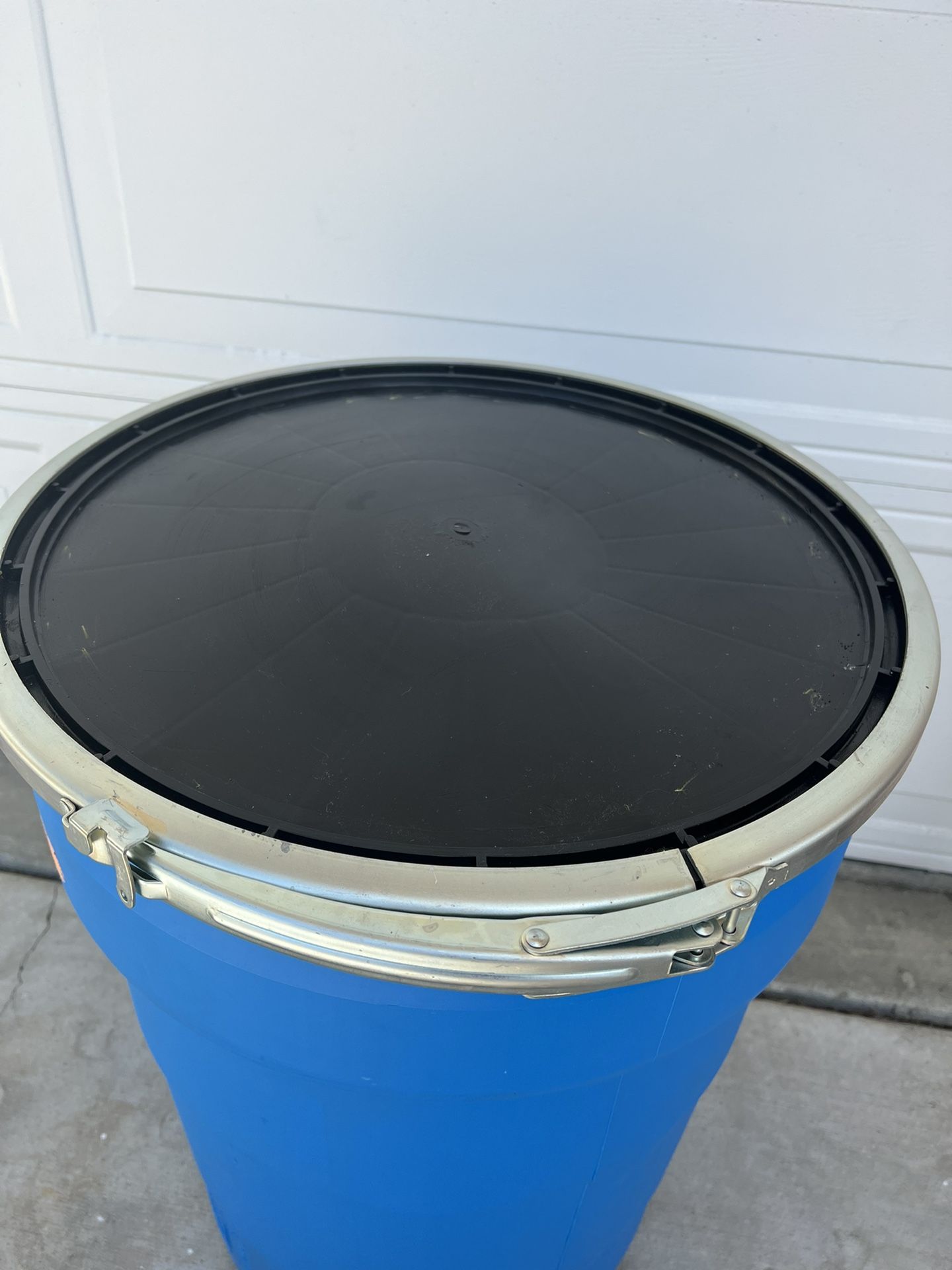 Lobo Blue Container Drum 30 Gallons for Sale in Westminster, CA - OfferUp