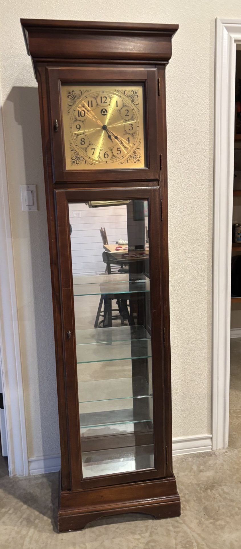 Clock With Curio Cabinet for Sale in Von Ormy, TX - OfferUp