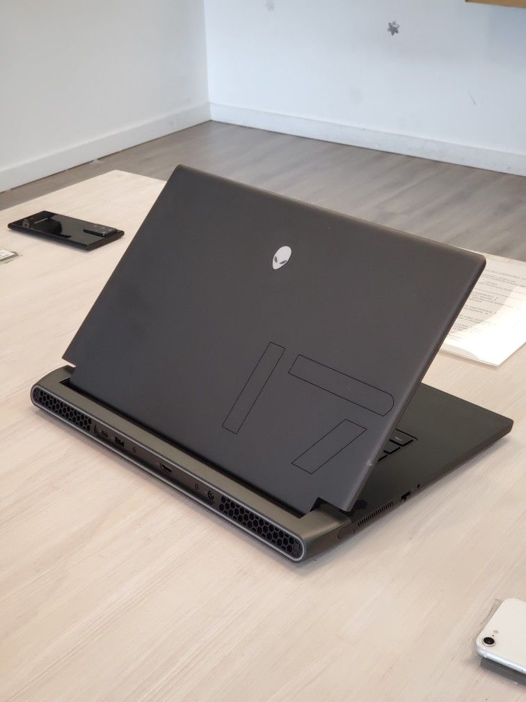 Alienware M17 R5 Ryzen 7 6800H 16gb Ram 512gb SSD Rx 6700m - 5 Dollars ...
