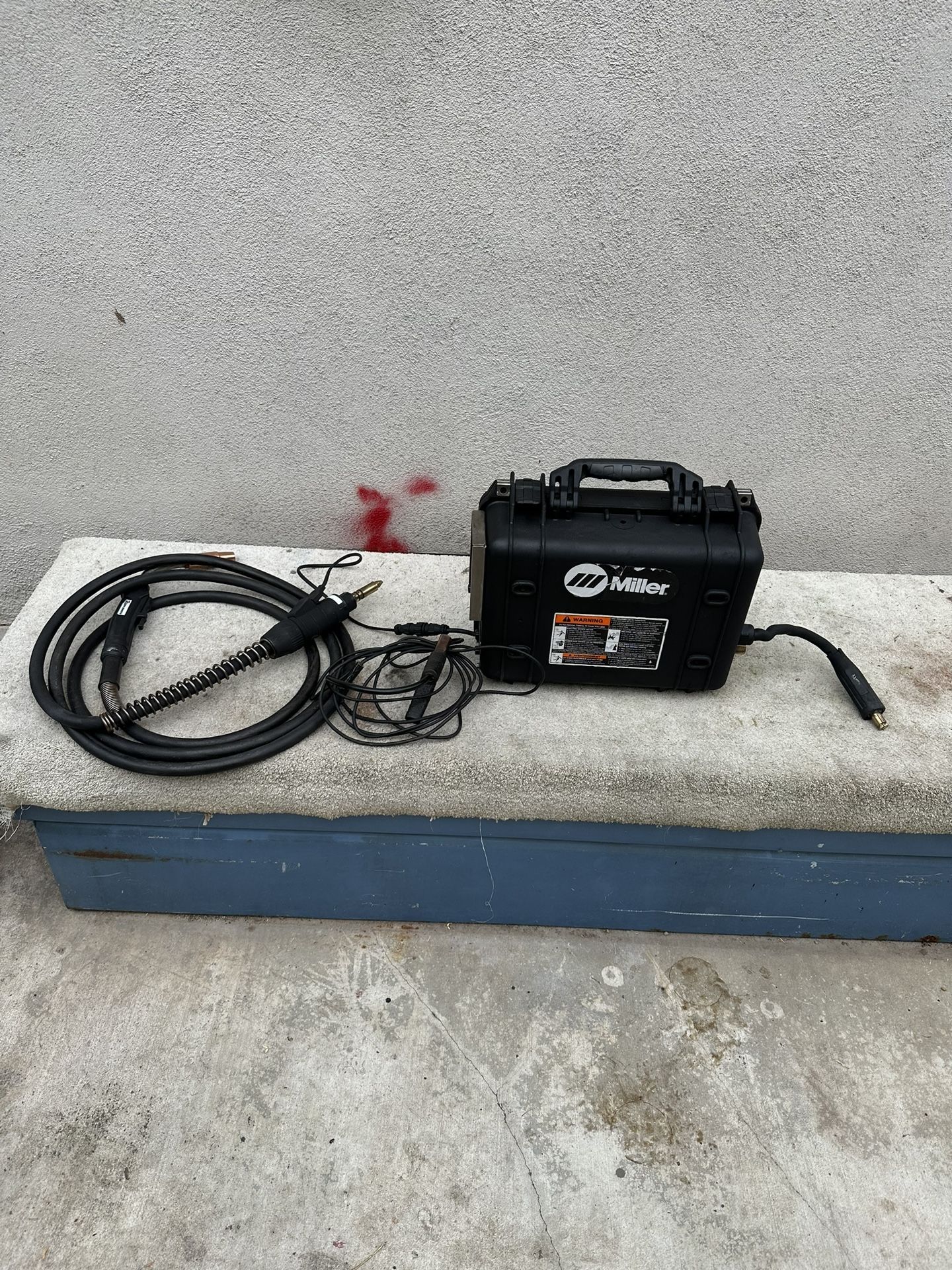 Miller suitcase 8vs for Sale in Montebello, CA - OfferUp