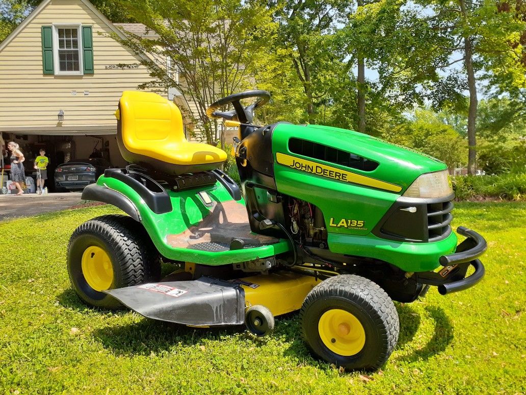 L@@K ! JOHN DEERE LA135 LIMITED EDITION 22 HP HYDROSTATIC RIDING LAWN ...