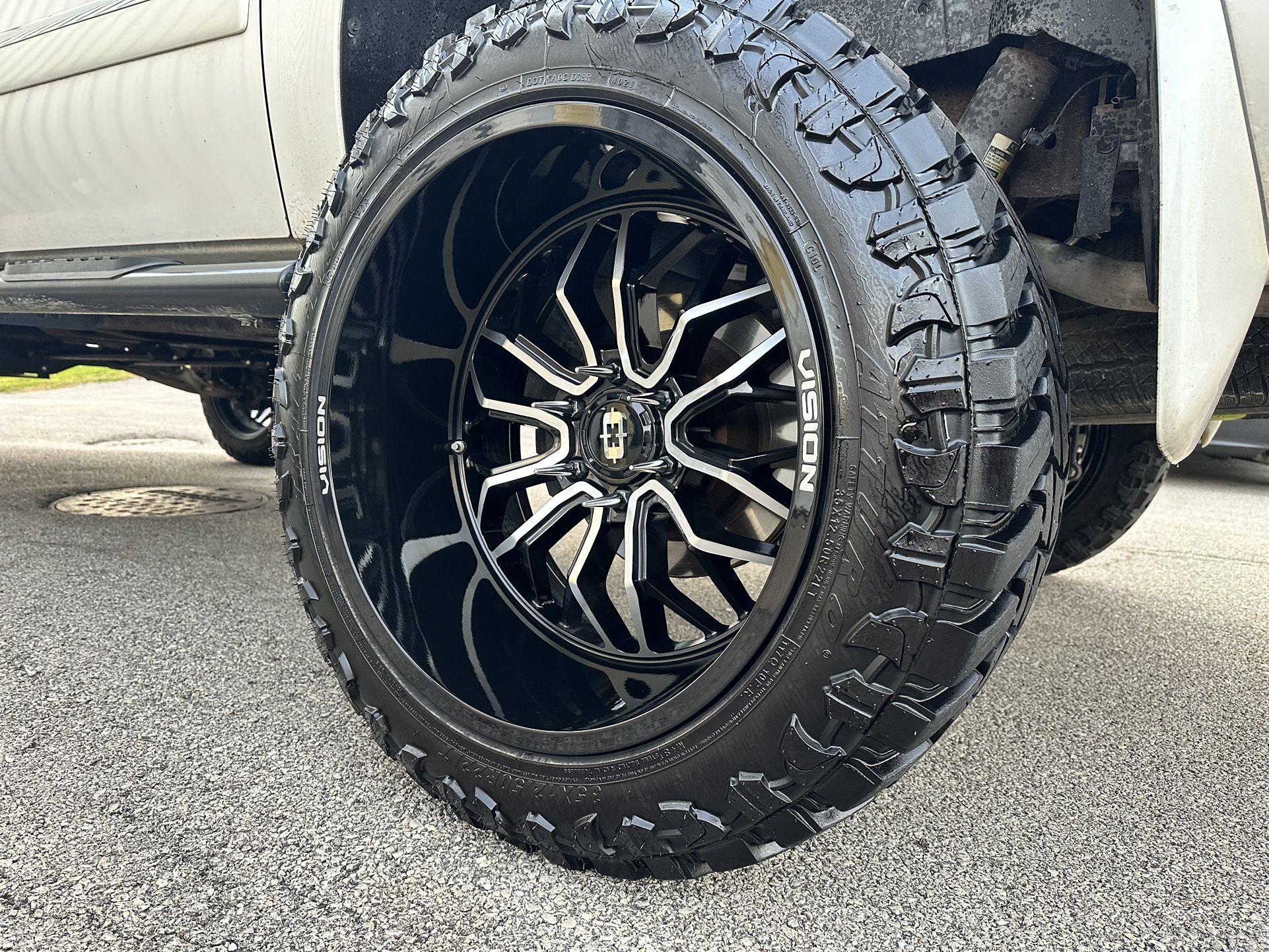 22x12 VISION WHEELS/ 35” ATTURO TIRES for Sale in New Lenox, IL - OfferUp