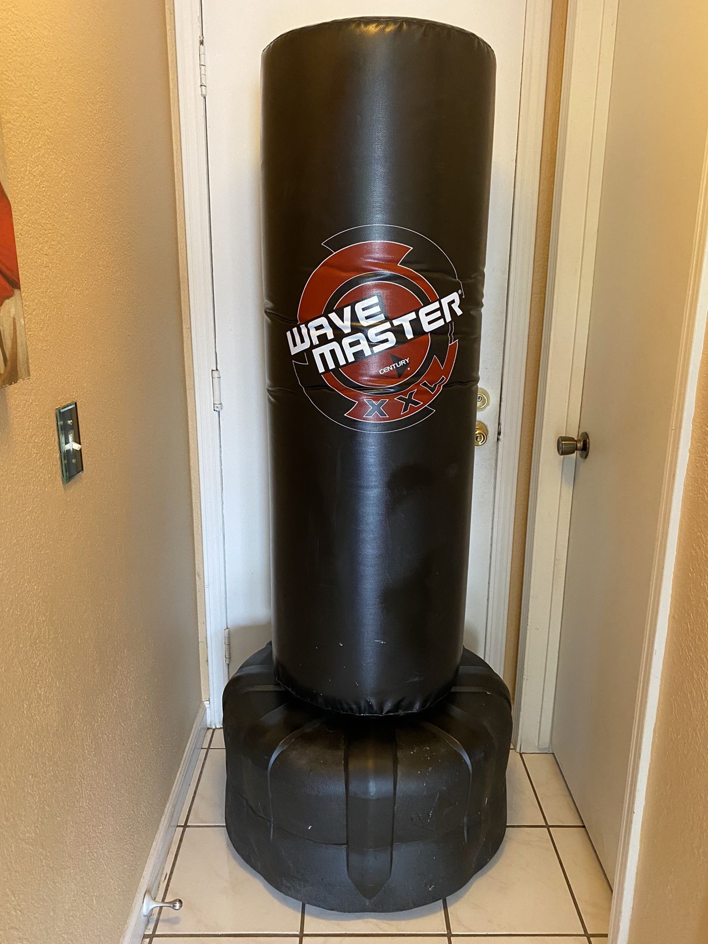 WAVE MASTER XXL PUNCHING BAG FILLED WITH WATER OR SAND MMA 6 FEET TALL ...