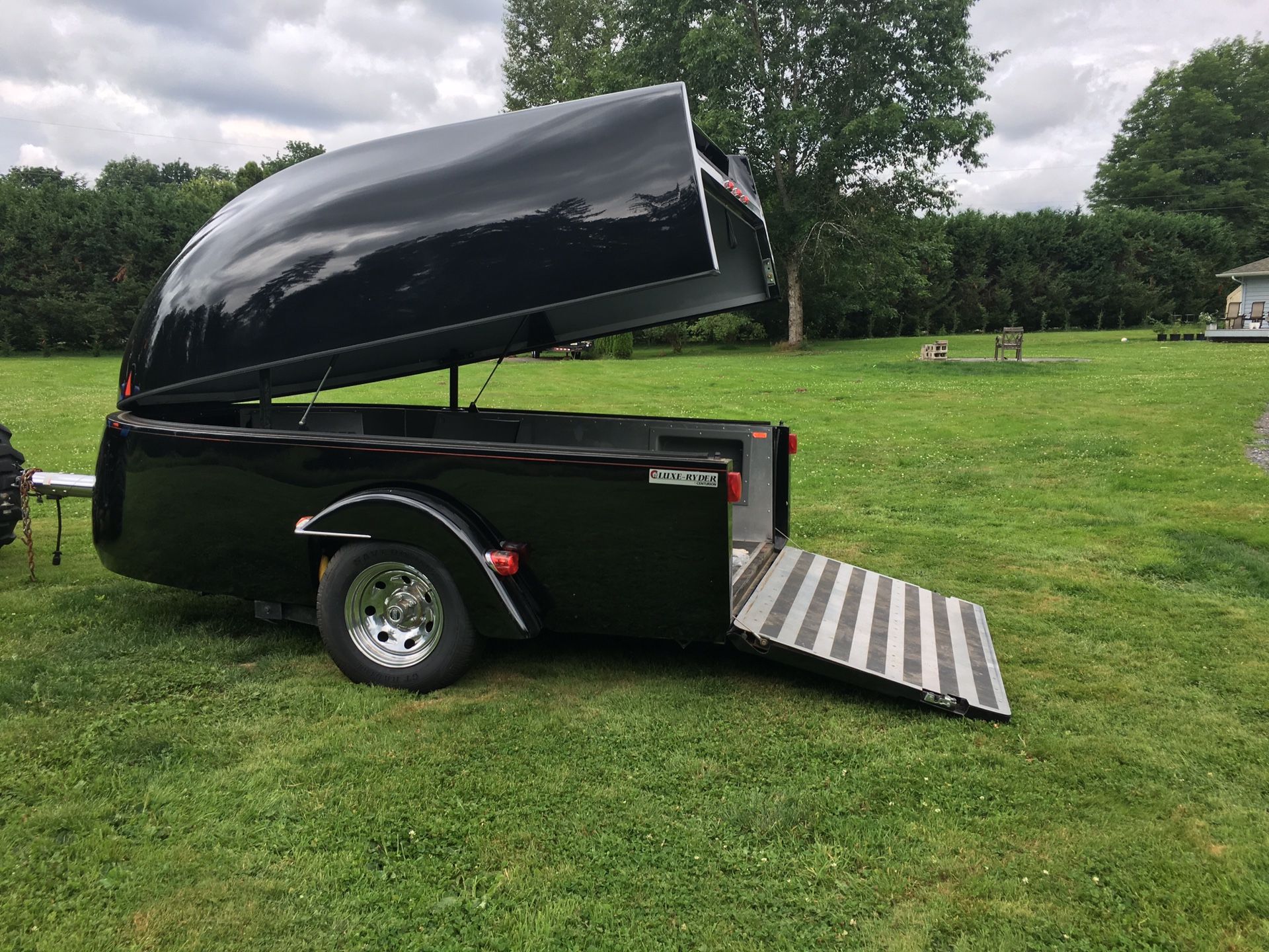 Luxe Ryder clam shell air bagged trailer for Sale in Snohomish, WA ...