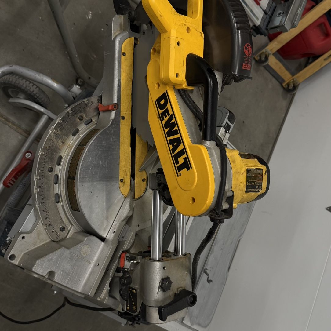 Dewalt DW718 Double Bevel Dual Compound Miter Saw for Sale in San Tan ...