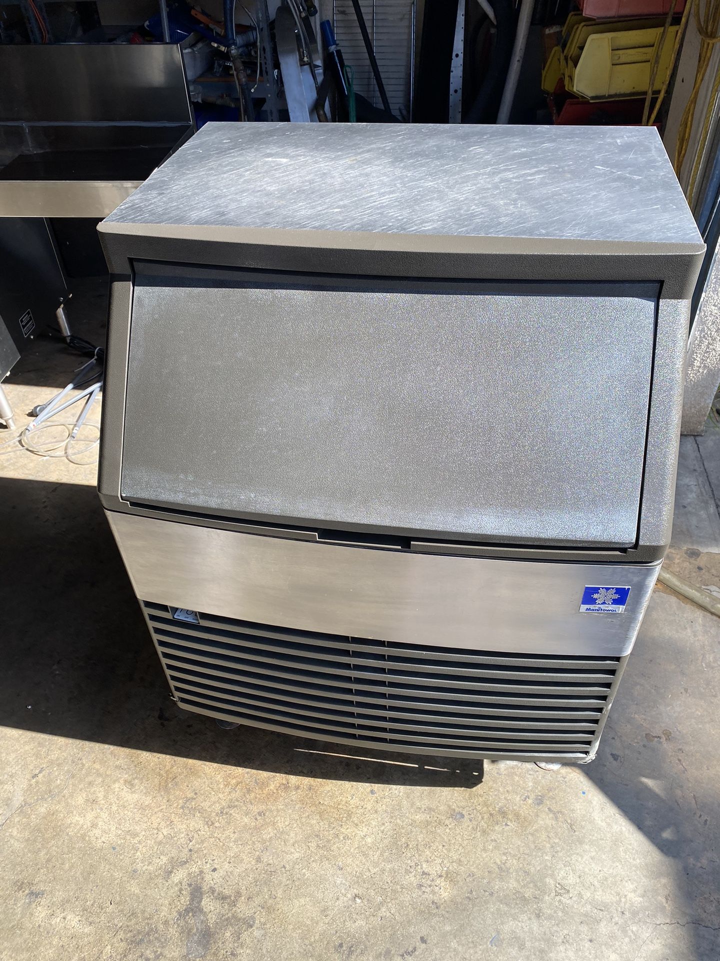 Ice Machine Under Counter for Sale in Long Beach, CA - OfferUp