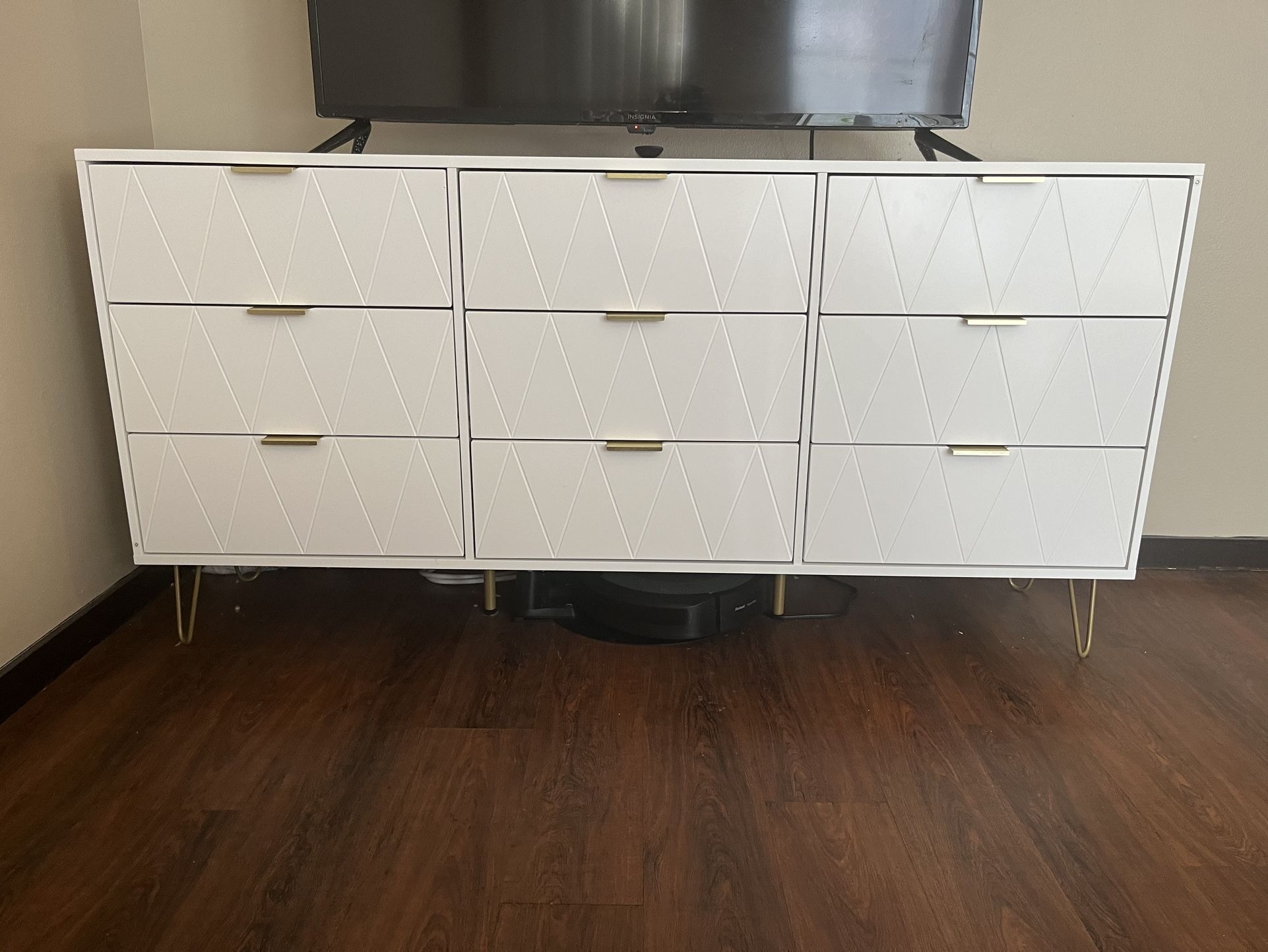 Move Out Sale: 9 Drawer Dresser for Sale in Seattle, WA - OfferUp