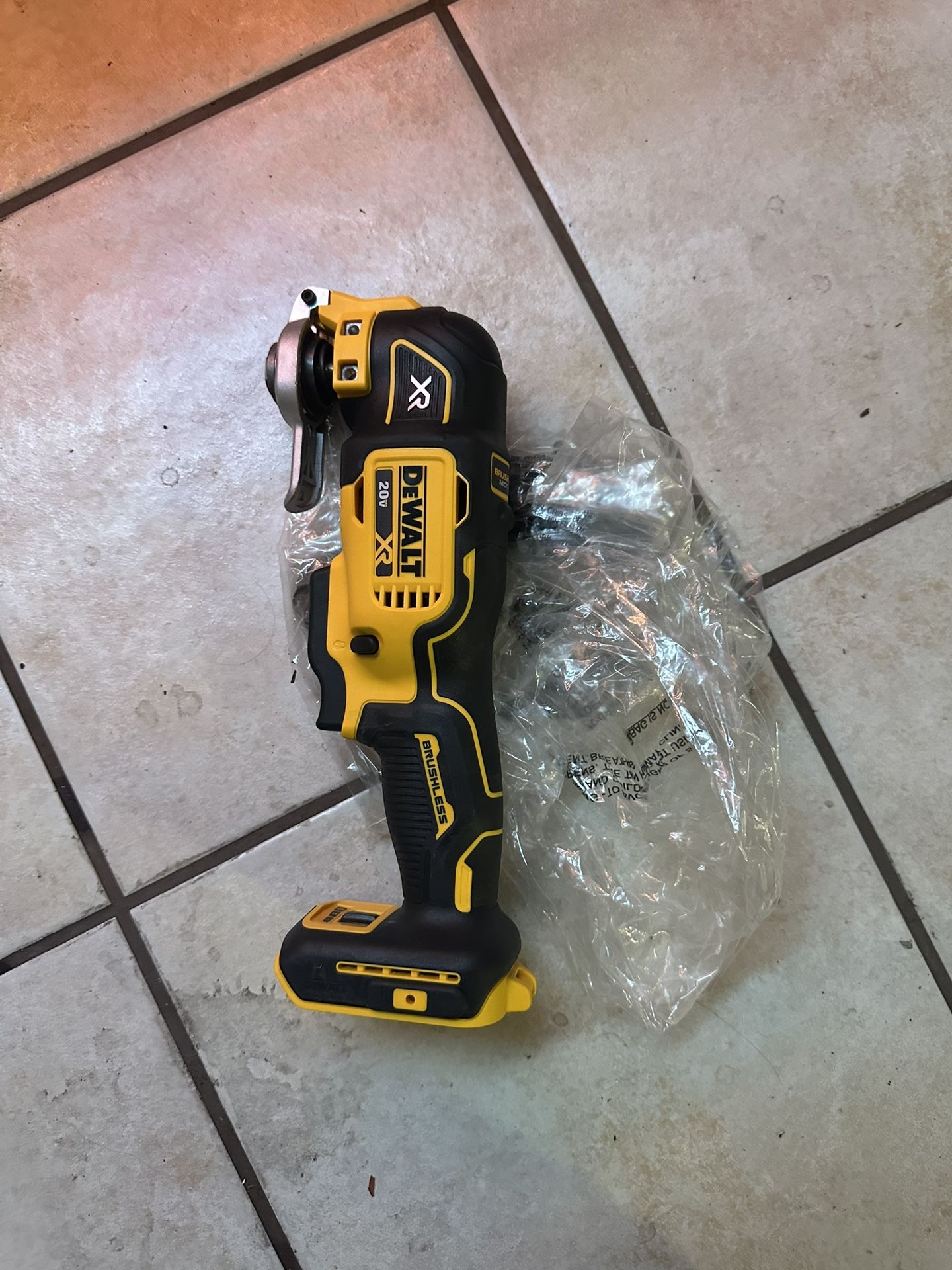 Dewalt Oscillating Tool Dcs356 for Sale in Mesa, AZ - OfferUp