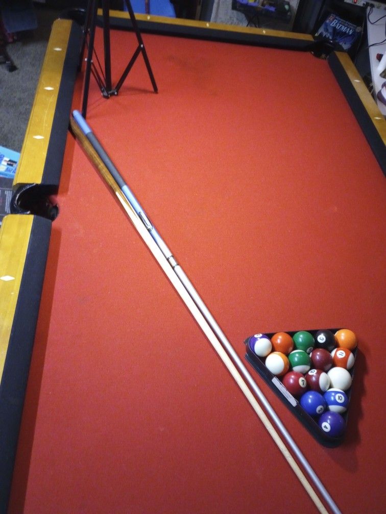 Beautiful Wooden Pool Table w/Red Felt Top Plus Black Leather Cover for ...