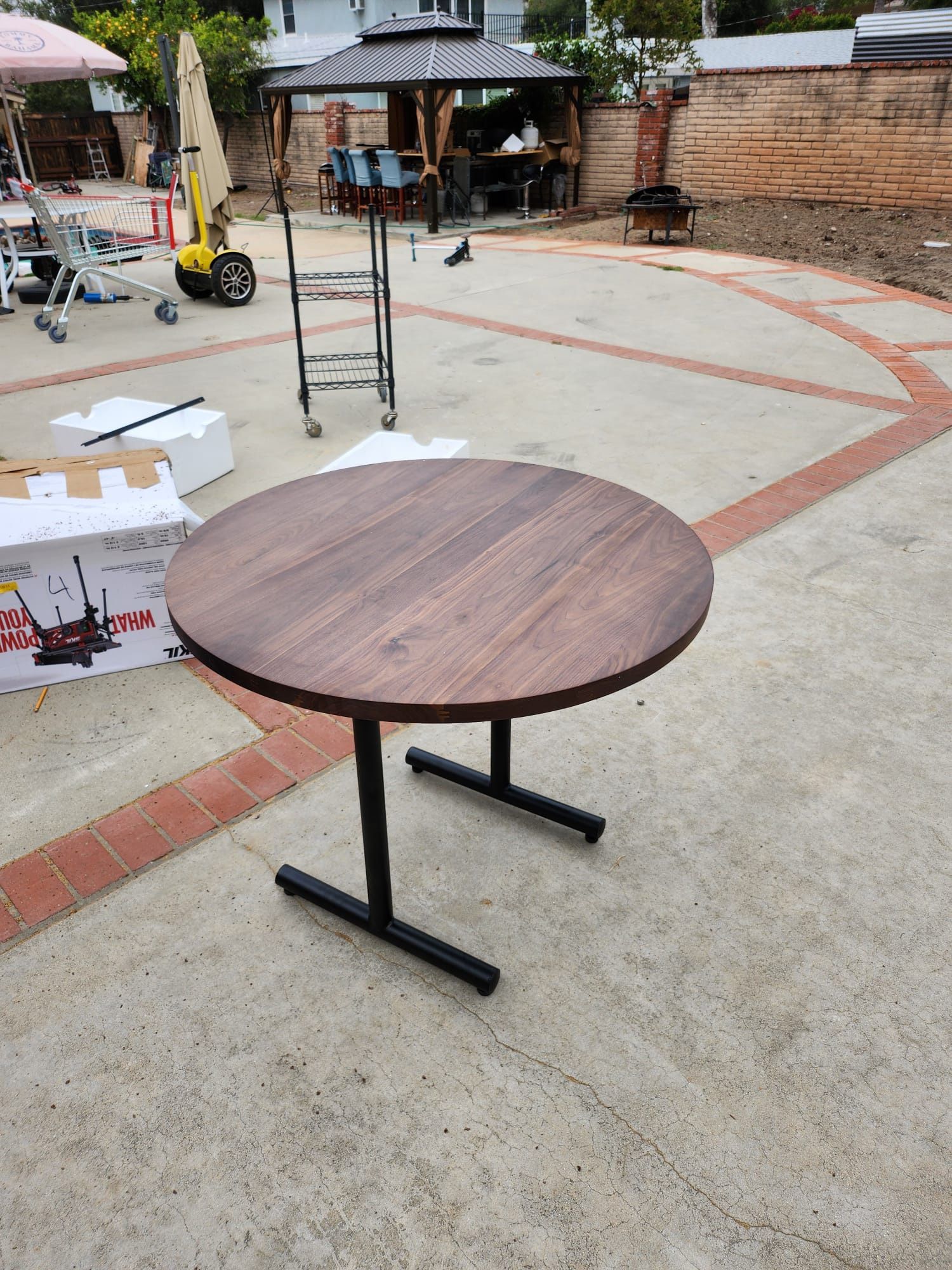 Walnut Round Table for Sale in Glendale, CA - OfferUp