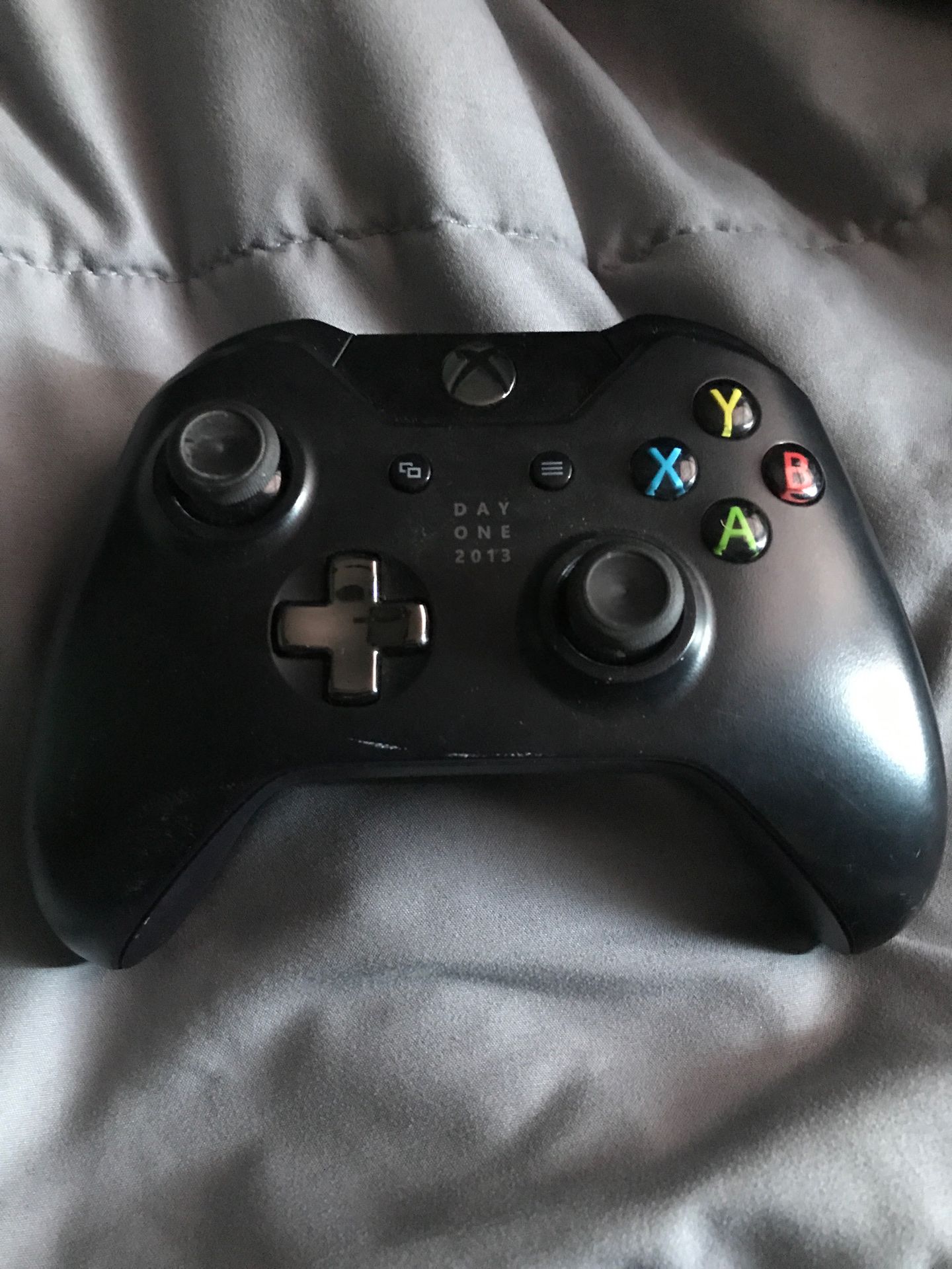 Xbox one controller perfect condition little scratched no AUX plug in ...